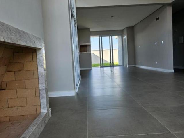 Casa 178m² a venda por R$1.440.000,00. 3 três dormitórios sendo 1