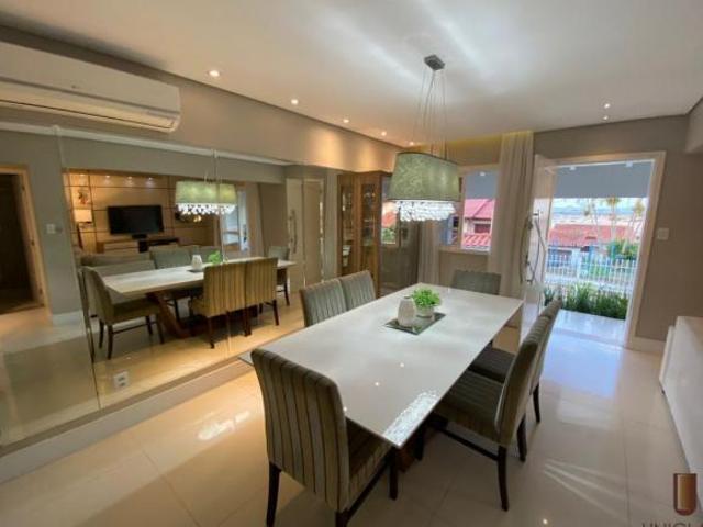 Casa 180m² a venda por R$ 700.000,00. 3 três dormitórios sendo 1 u