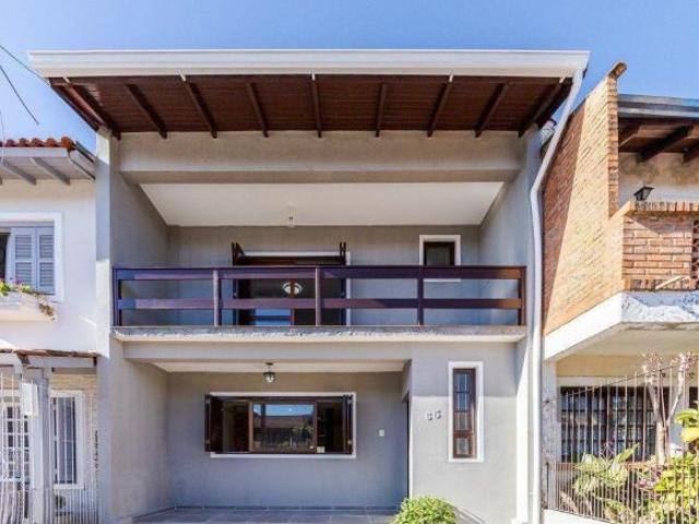 Casa 103m² 3 dormitórios, 1 suíte, piscina, 2 vagas no bairro Hípica