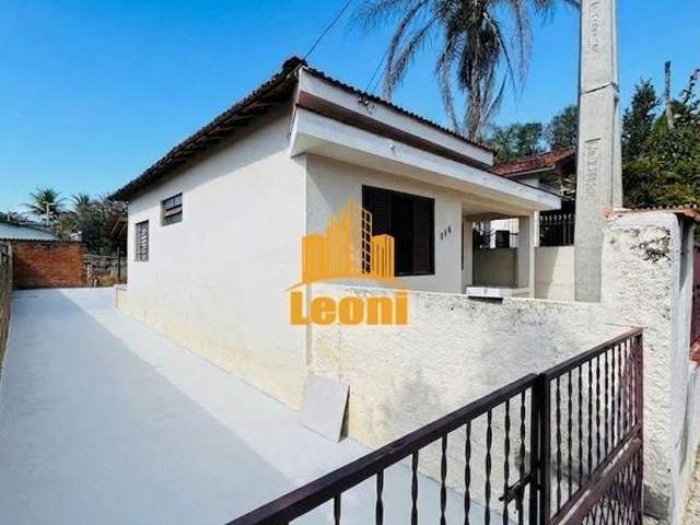 Casa 100% plana, apenas 1km do centro de São João