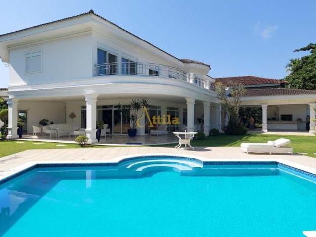 Casa 100mts praia Enseada, 6 suítes, piscina, 4 vagas, jardim