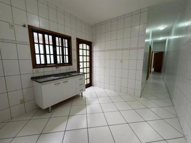 Casa 105m² | 3 Dormitórios, Suíte e Vaga Coberta – Mombaça, Pindamonhangaba