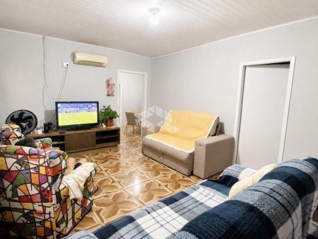 Casa 106m² 2 dormitórios / 2 banheiros / 5 vagas de garagem / churrasqueira / pátio amplo