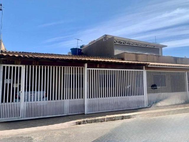 Casa 110m², 3 quartos 1suíte, ótima localização, QR 05, Candangolândia