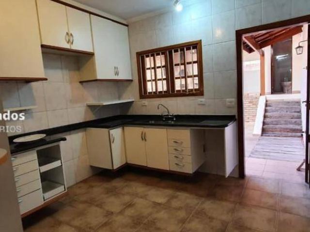 Casa, 123 m² com 03 dormitórios, boa localização