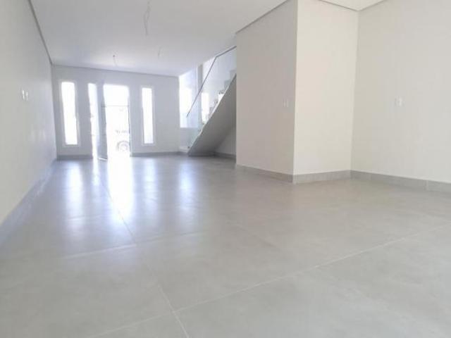 Casa 122m² a venda por R$ 660.000,00. 3 três dormitórios sendo 1 u