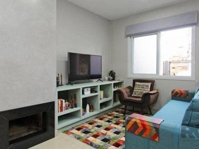 Casa 129m² 3 dormitórios, 2 vagas no bairro Hípica