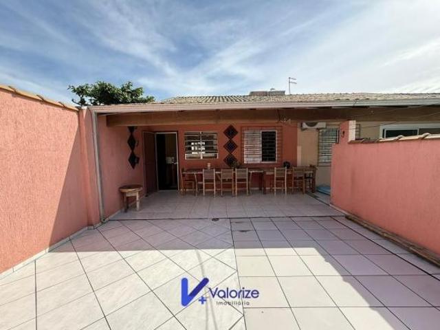 Casa 1 Quadra da Rodovia com Edícula