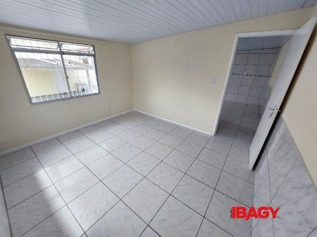 Casa 1 Quarto Barreiros 38m²