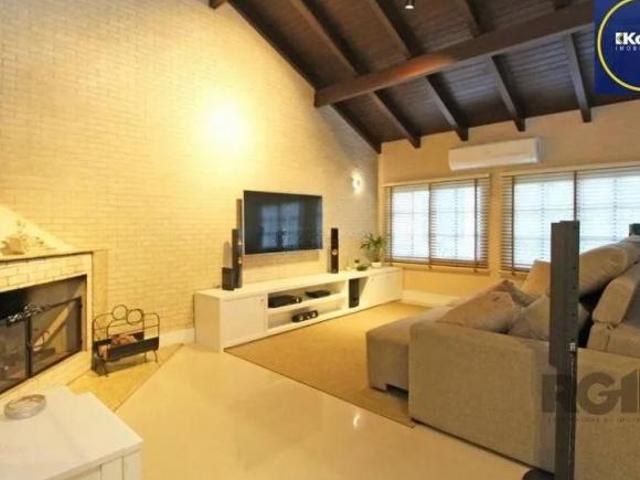 Casa 245m² 3 dormitórios, 4 vagas no bairro Cavalhada