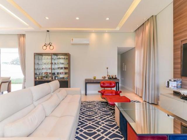 Casa 245m² à venda 4 quartos 2 suítes l amplo quintal Santa Felicidade