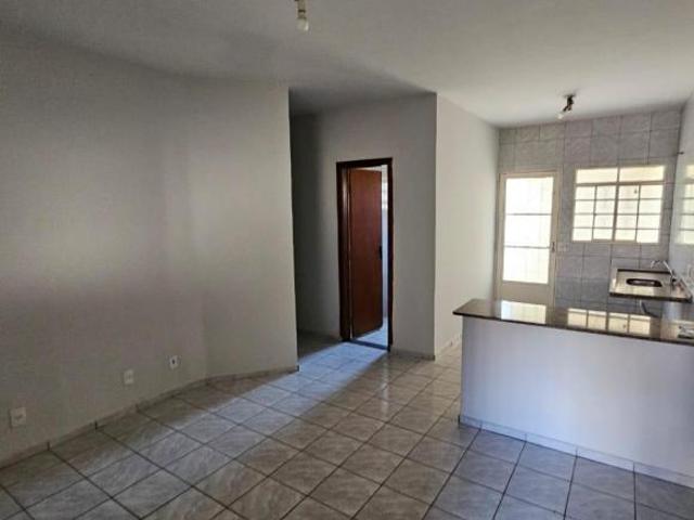 Casa 2/4, lote dividido, Pacaembu Uberlandia