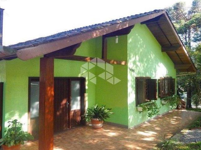 Casa 250m², 4 dormitórios sendo 1 suíte, localizada no bairro Vila Maggi