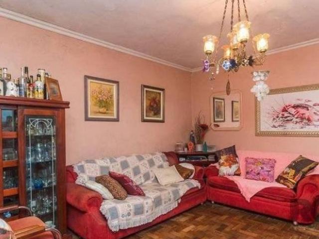 Casa 250m² 5 dormitórios, 2 suítes e 4 vagas no bairro Santa Maria Goretti