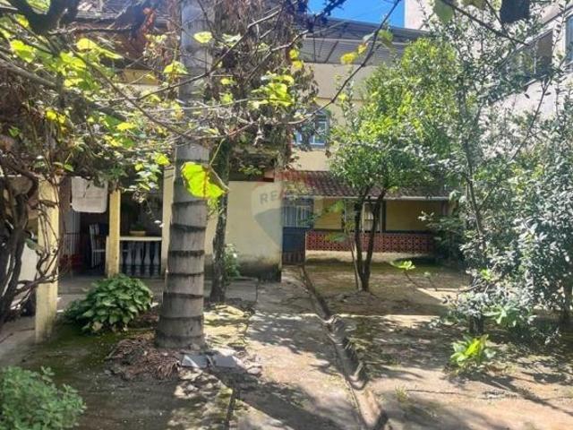 Casa 264m² em Benfica/JF: 3 quartos, terraço expansível, área gourmet e pomar