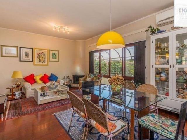 Casa 279m² 4 dormitórios, 3 vagas no bairro Santa Tereza