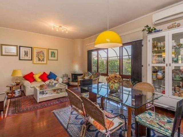Casa 279m² 4 dormitórios, 3 vagas no bairro Santa Tereza