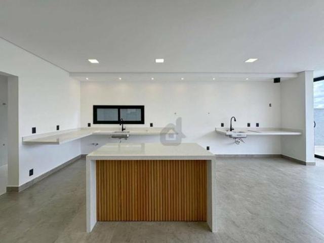 Casa 280m², 3 Suítes, Piscina
