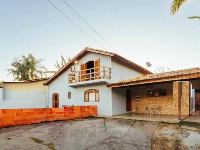 Casa 293m /3 quartos sendo 1 suite/ Piscina