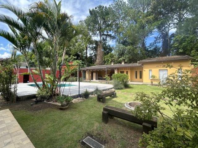 Casa 200m² com 4 quartos a venda em Condominio Fechado Guararema SP