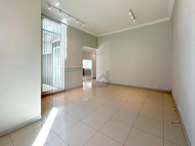 Casa 210m², 3 Suítes, Sala 2 Ambientes Pé direito alto