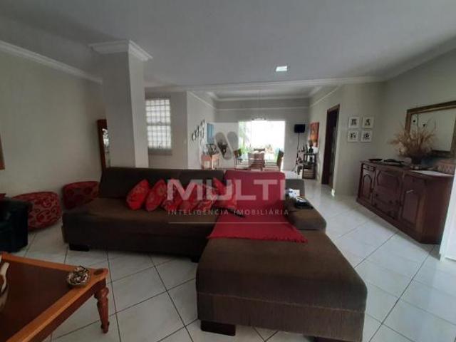 Casa para venda em Jardim Karaíba, Uberlândia