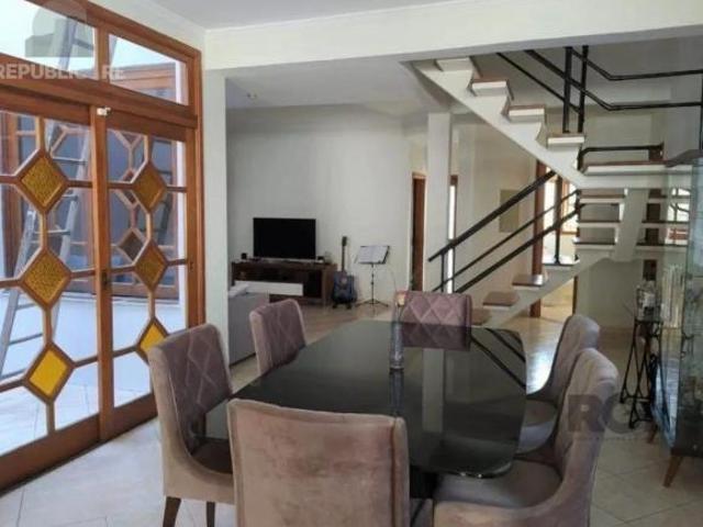 Casa 234m² 3 dormitórios, 1 suíte e vaga para 6 carros no Jardim São Pedro