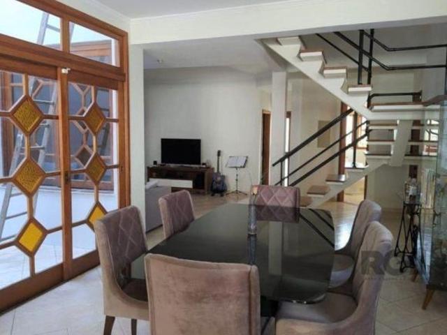 Casa 234m² 3 dormitórios, 1 suíte e vaga para 6 carros no Jardim São Pedro