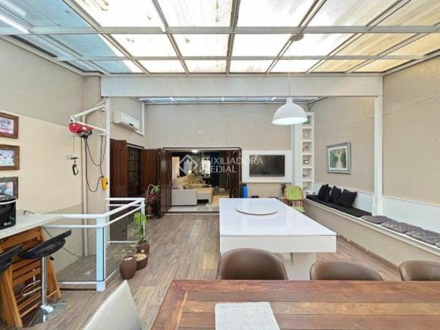 Casa 2 andares para uso residencial e/ou comercial no bairro Partenon