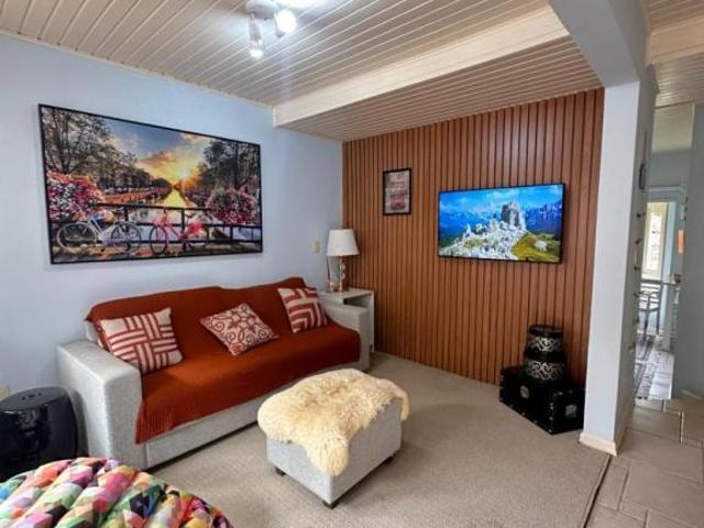 Casa 2 Dorm Bairro Planalto