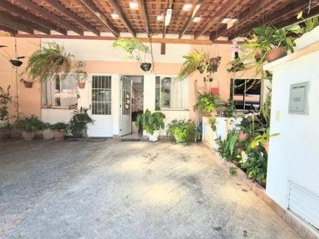 Casa 2 dorm. Condomínio Fechado