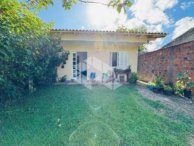 Casa 2 dormitórios, 3 vagas, terreno com 378m², Lami