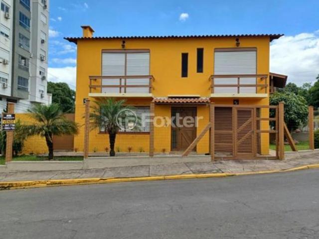 Casa, 2 dormitórios, 118.2 m², em Centro