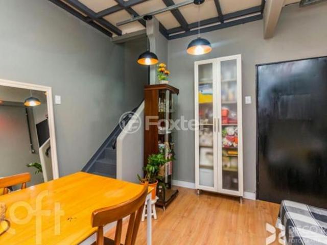 Casa, 2 dormitórios, 150 m², em Centro Histórico