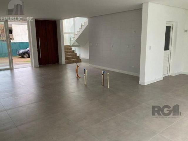 Casa 2 dormitórios, 1 suíte, 4 vagas, Bairro Central Park