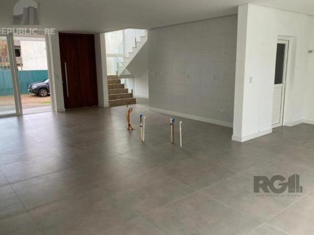 Casa 2 dormitórios, 1 suíte, 4 vagas, Bairro Central Park