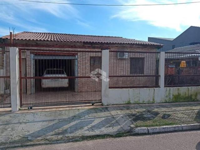 Casa 2 dormitorios, 1 suite, 1 garagem coberta com churrasqueira e anexo averbada e pronta par finan