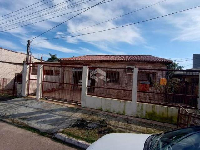Casa 2 dormitorios, 1 suite, 1 garagem coberta com churrasqueira e anexo averbada e pronta par finan