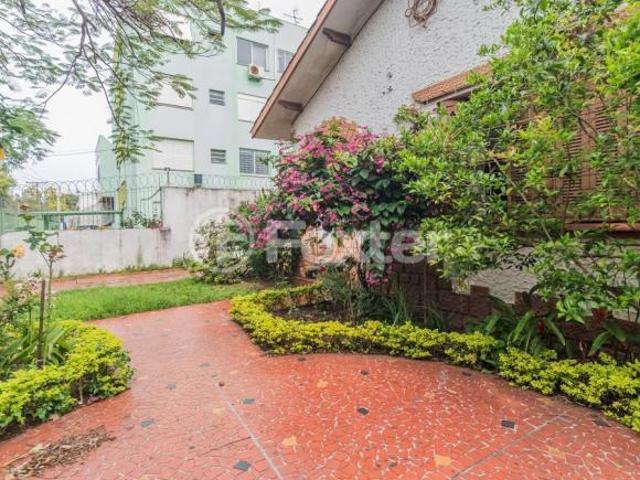 Casa, 2 dormitórios, 216 m², em São Geraldo
