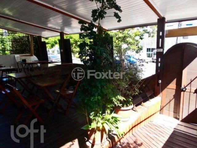 Casa, 2 dormitórios, 220 m², em Menino Deus