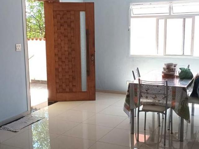 Casa 2 dormitórios, 250m de área, vaga de garagem, Parque Taboão SP