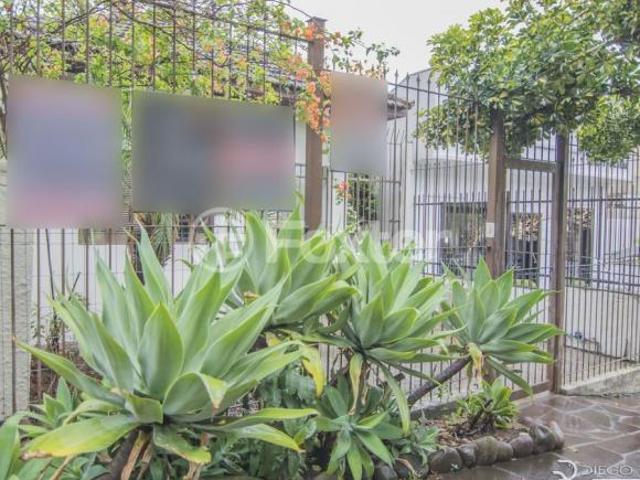 Casa, 2 dormitórios, 261.36 m², em Mont Serrat