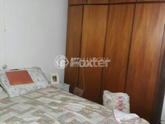 Casa, 2 dormitórios, 42 m², em Menino Deus