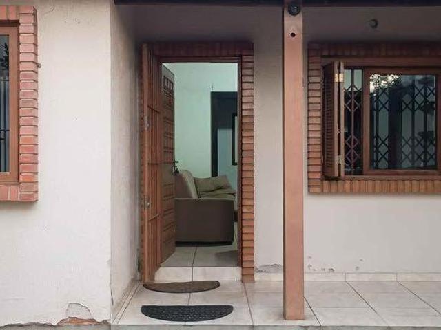 Casa 2 dormitórios com garagem e churrasqueira no Sarandi