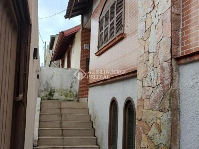 Casa 2 dormitórios com Gragem no Jardim Carvalho