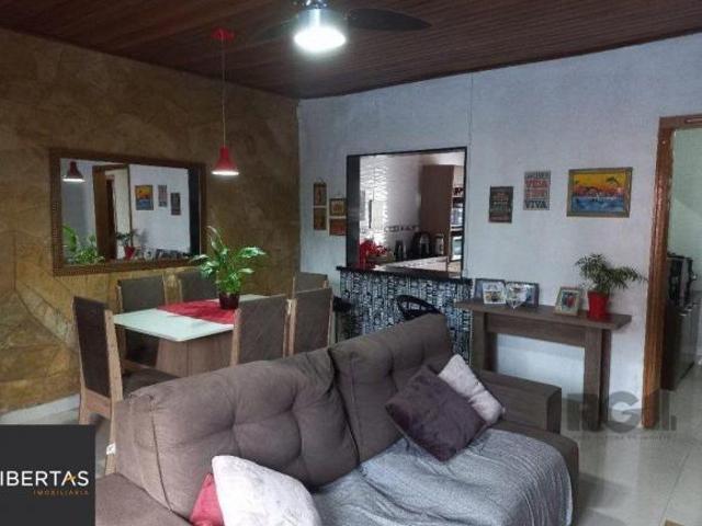 Casa 2 dormitórios com piscina na Vila Nova Porto Alegre