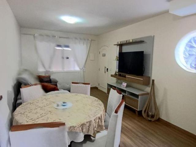 Casa 2 dormitórios com suíte e varanda, 2 vagas de garagens