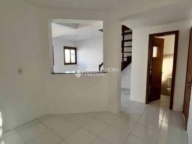 Casa 2 dormitórios com sacada