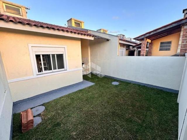 Casa 2 dormitórios com vaga de garagem e pátio nos fundos. Olaria Canoas /RS