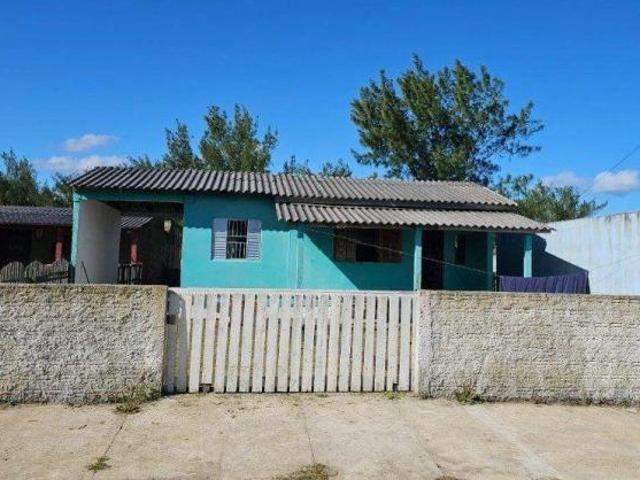Casa 2 dormitorios a uma quadra do mar!